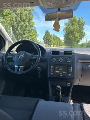 Melns Volkswagen Touran 2013 Ogre, ar dzinēja tilpumu 1.20 L un nobraukumu 239 tūkst. km par 6150 €, foto 3 vietnē AUTOMOTO.COM.LV