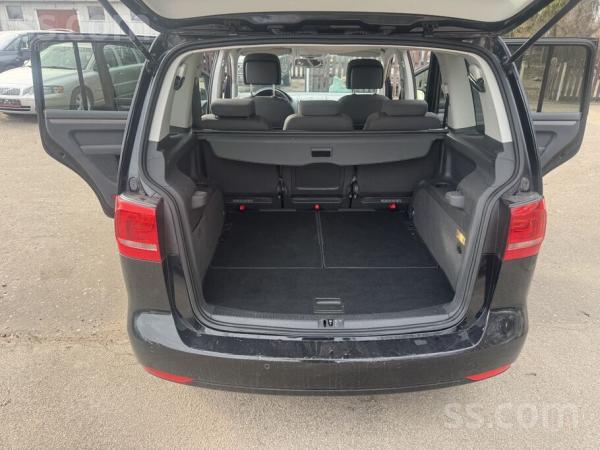 Melns Volkswagen Touran 2013 Rīga, ar dzinēja tilpumu 1.40 L un nobraukumu 225 tūkst. km par 6950 €, foto 5 vietnē AUTOMOTO.COM.LV
