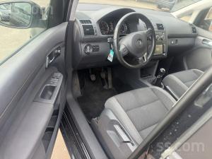 Black Volkswagen Touran 2013 in Riga, with an engine capacity of 1.40 L and mileage of 225 thousand km for 6950 €, photo 9 on AUTOMOTO.COM.LV
