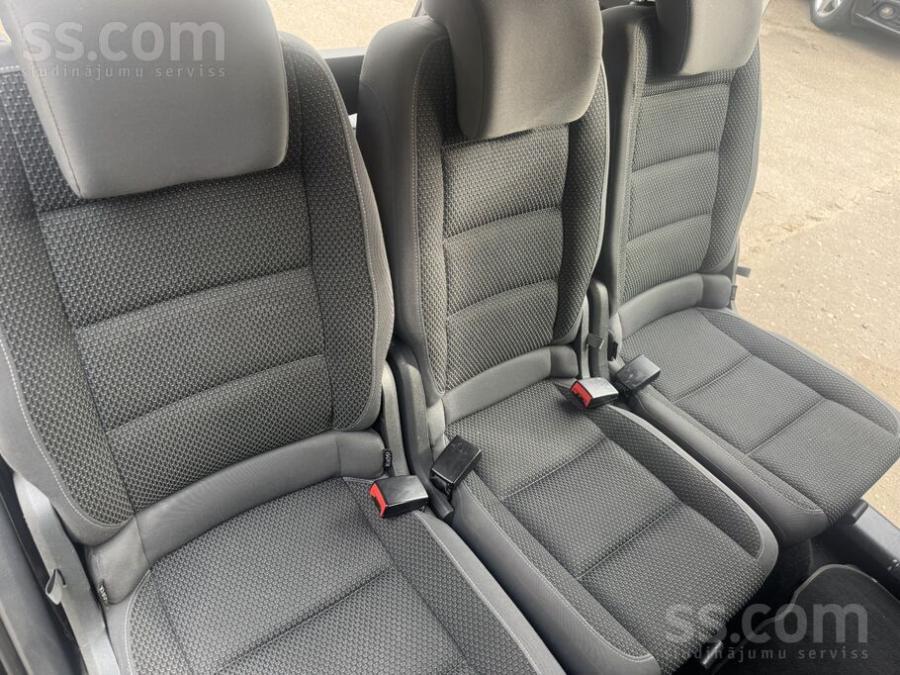 Black Volkswagen Touran 2013 in Riga, with an engine capacity of 1.40 L and mileage of 225 thousand km for 6950 €, photo 13 on AUTOMOTO.COM.LV