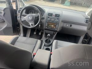 Black Volkswagen Touran 2013 in Riga, with an engine capacity of 1.40 L and mileage of 225 thousand km for 6950 €, photo 15 on AUTOMOTO.COM.LV