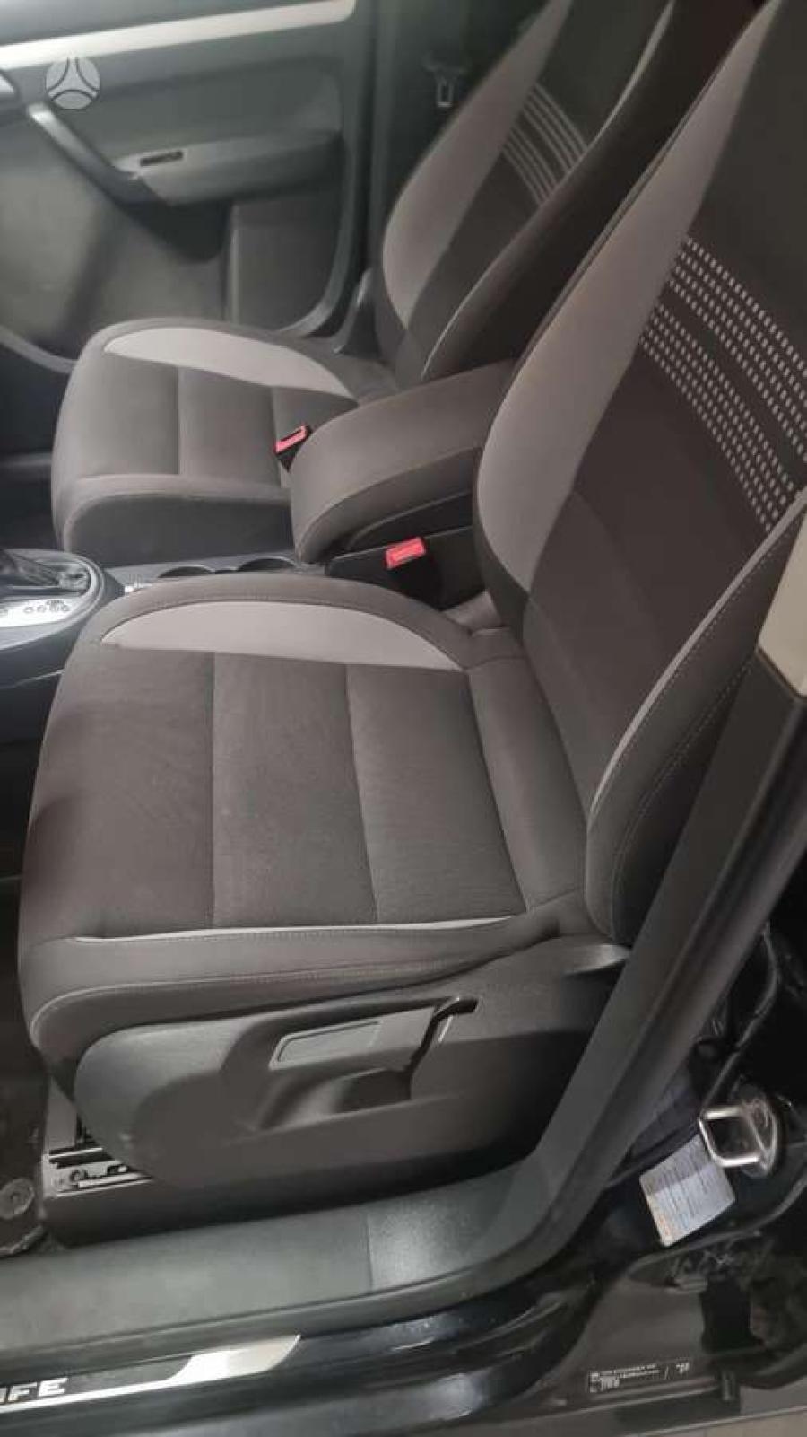 Melns Volkswagen Touran 2013 Kauņa, ar dzinēja tilpumu 1.39 L un nobraukumu 234 tūkst. km par 5100 €, foto 8 vietnē AUTOMOTO.COM.LV