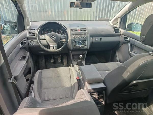 Melns Volkswagen Touran 2013 Rīga, ar dzinēja tilpumu 2.00 L un nobraukumu 300 tūkst. km par 3800 €, foto 5 vietnē AUTOMOTO.COM.LV