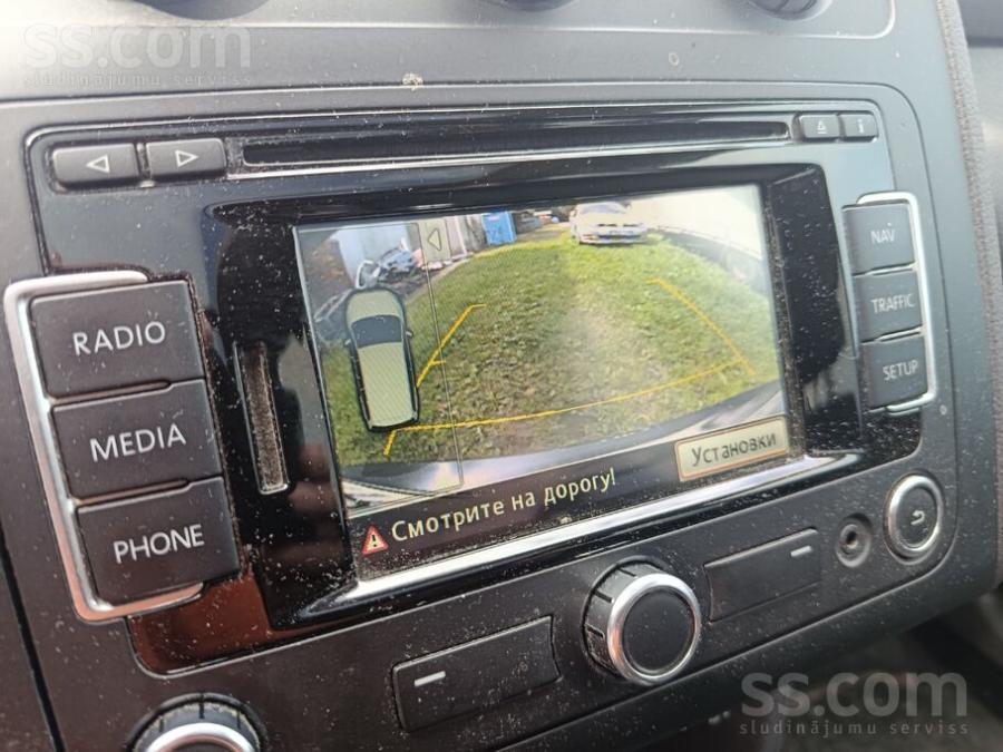 Black Volkswagen Touran 2013 in Riga, with an engine capacity of 2.00 L and mileage of 300 thousand km for 3800 €, photo 11 on AUTOMOTO.COM.LV