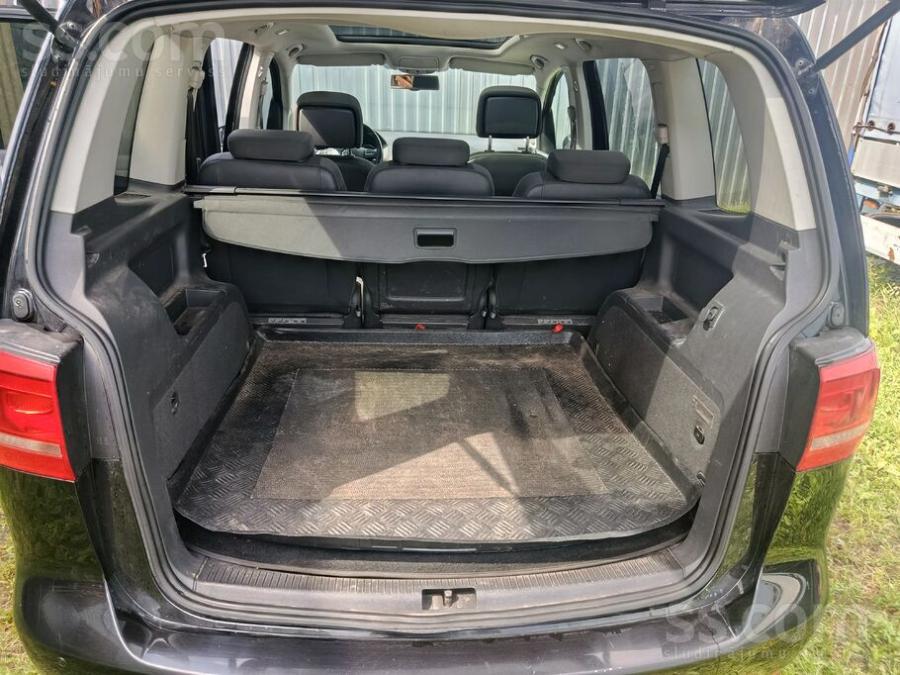 Black Volkswagen Touran 2013 in Riga, with an engine capacity of 2.00 L and mileage of 300 thousand km for 3800 €, photo 13 on AUTOMOTO.COM.LV
