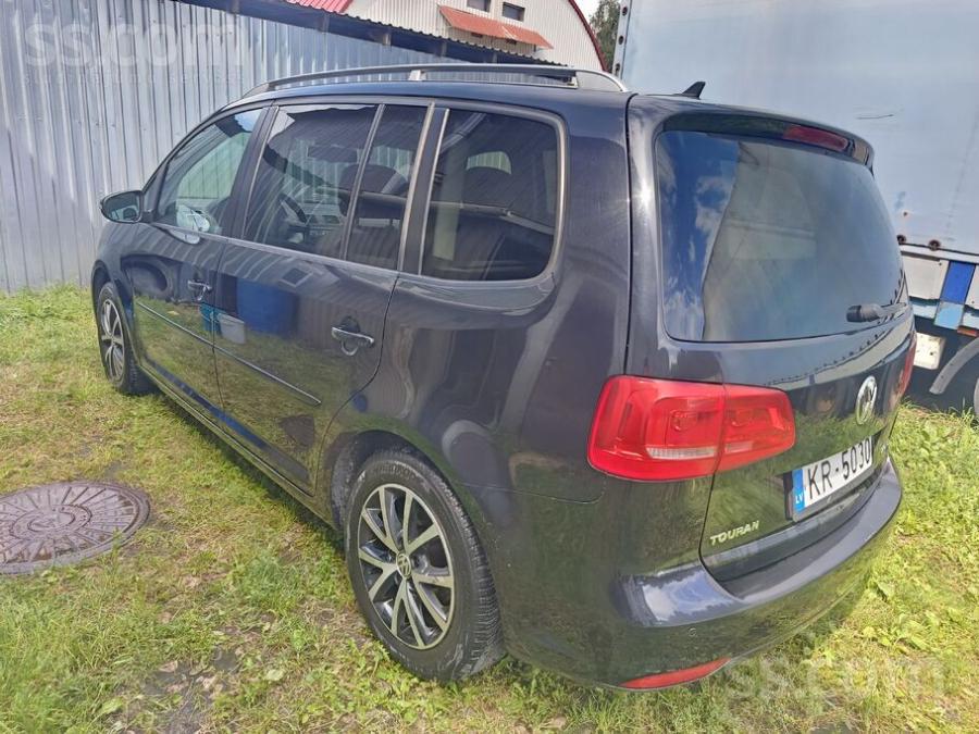 Melns Volkswagen Touran 2013 Rīga, ar dzinēja tilpumu 2.00 L un nobraukumu 300 tūkst. km par 3800 €, foto 4 vietnē AUTOMOTO.COM.LV