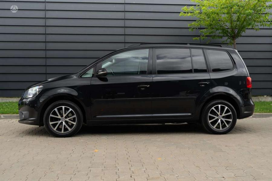 Black Volkswagen Touran 2013 in Vilnius, with an engine capacity of 1.39 L and mileage of 219 thousand km for 6600 €, photo 3 on AUTOMOTO.COM.LV