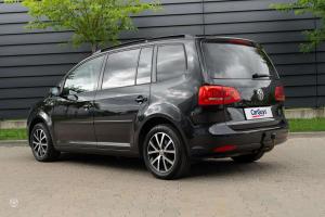 Black Volkswagen Touran 2013 in Vilnius, with an engine capacity of 1.39 L and mileage of 219 thousand km for 6600 €, photo 4 on AUTOMOTO.COM.LV