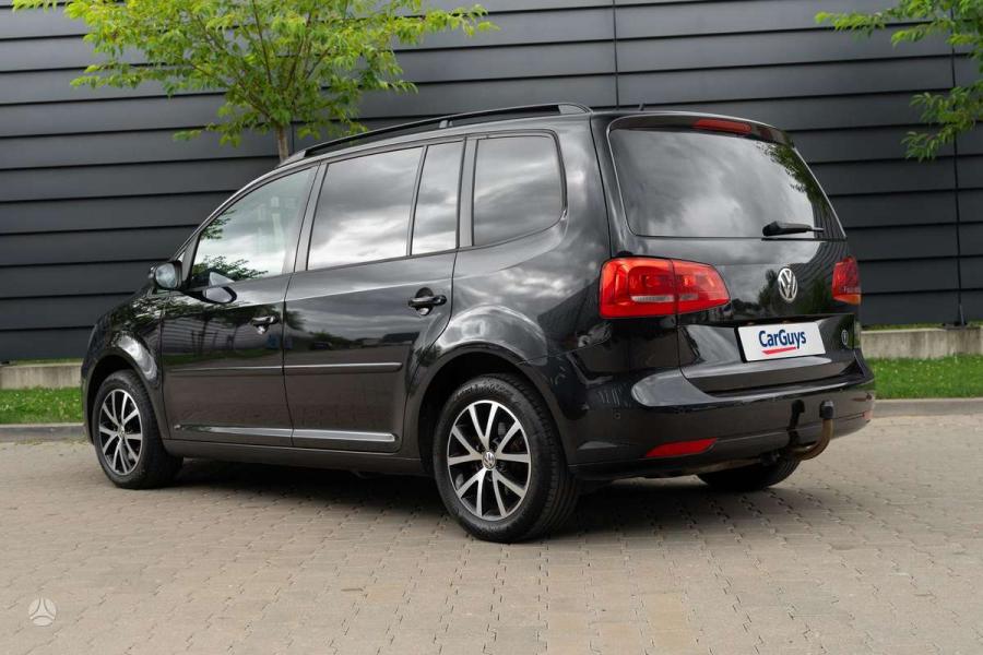 Black Volkswagen Touran 2013 in Vilnius, with an engine capacity of 1.39 L and mileage of 219 thousand km for 6600 €, photo 4 on AUTOMOTO.COM.LV