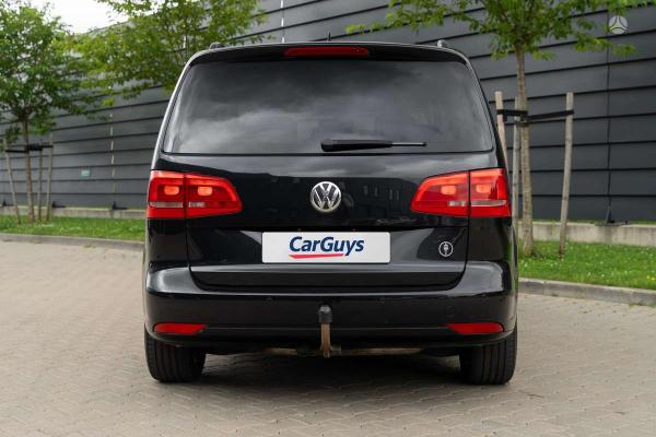 Black Volkswagen Touran 2013 in Vilnius, with an engine capacity of 1.39 L and mileage of 219 thousand km for 6600 €, photo 4 on AUTOMOTO.COM.LV