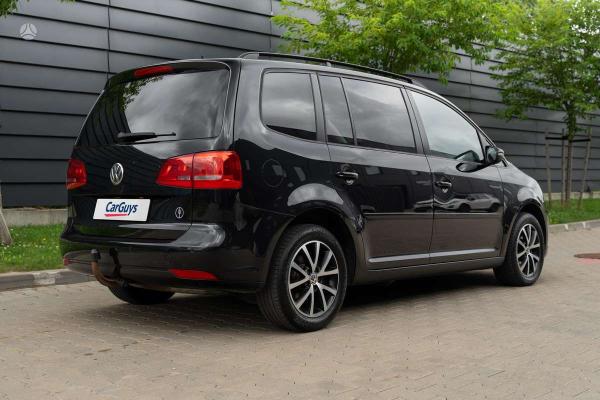 Black Volkswagen Touran 2013 in Vilnius, with an engine capacity of 1.39 L and mileage of 219 thousand km for 6600 €, photo 5 on AUTOMOTO.COM.LV