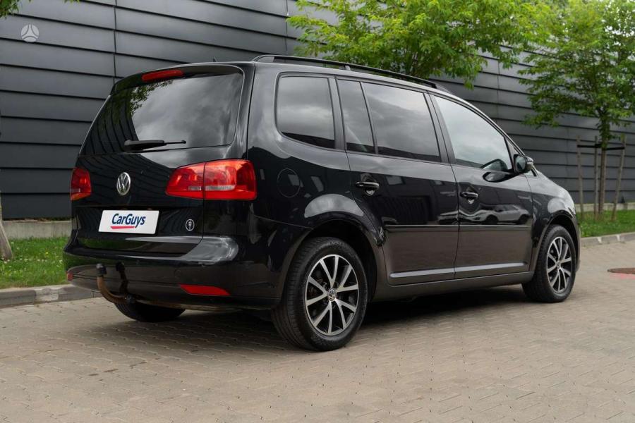 Black Volkswagen Touran 2013 in Vilnius, with an engine capacity of 1.39 L and mileage of 219 thousand km for 6600 €, photo 6 on AUTOMOTO.COM.LV