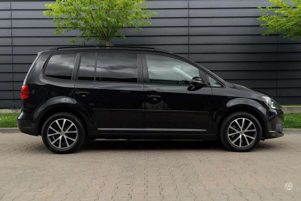 Black Volkswagen Touran 2013 in Vilnius, with an engine capacity of 1.39 L and mileage of 219 thousand km for 6600 €, photo 6 on AUTOMOTO.COM.LV