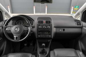 Black Volkswagen Touran 2013 in Vilnius, with an engine capacity of 1.39 L and mileage of 219 thousand km for 6600 €, photo 14 on AUTOMOTO.COM.LV