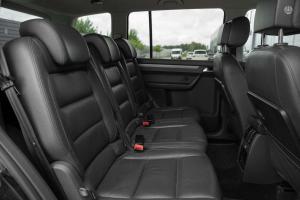 Black Volkswagen Touran 2013 in Vilnius, with an engine capacity of 1.39 L and mileage of 219 thousand km for 6600 €, photo 16 on AUTOMOTO.COM.LV