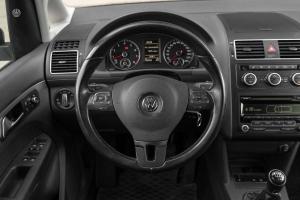Black Volkswagen Touran 2013 in Vilnius, with an engine capacity of 1.39 L and mileage of 219 thousand km for 6600 €, photo 19 on AUTOMOTO.COM.LV