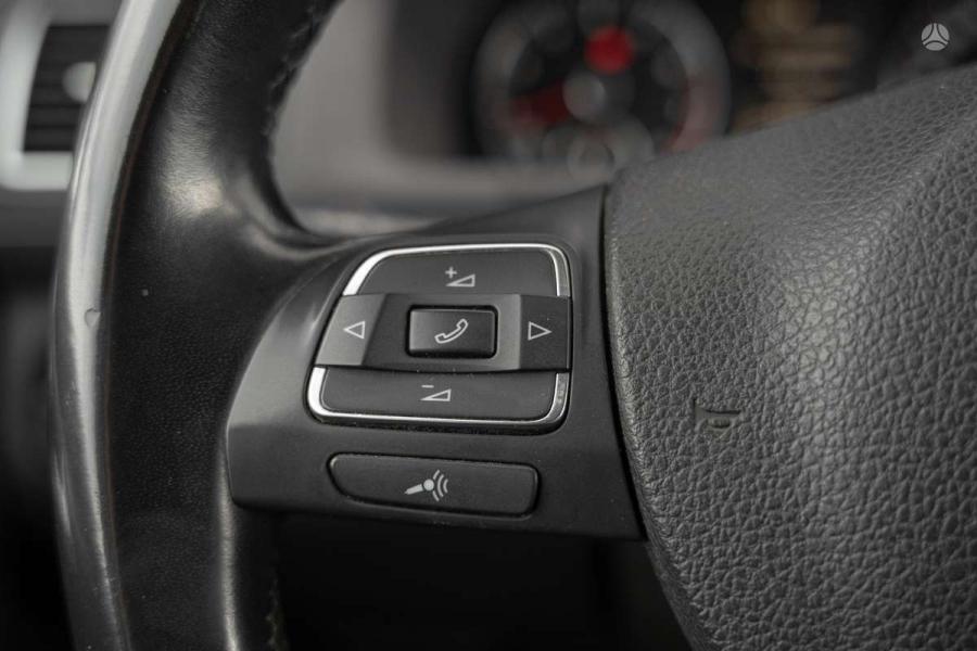 Black Volkswagen Touran 2013 in Vilnius, with an engine capacity of 1.39 L and mileage of 219 thousand km for 6600 €, photo 20 on AUTOMOTO.COM.LV