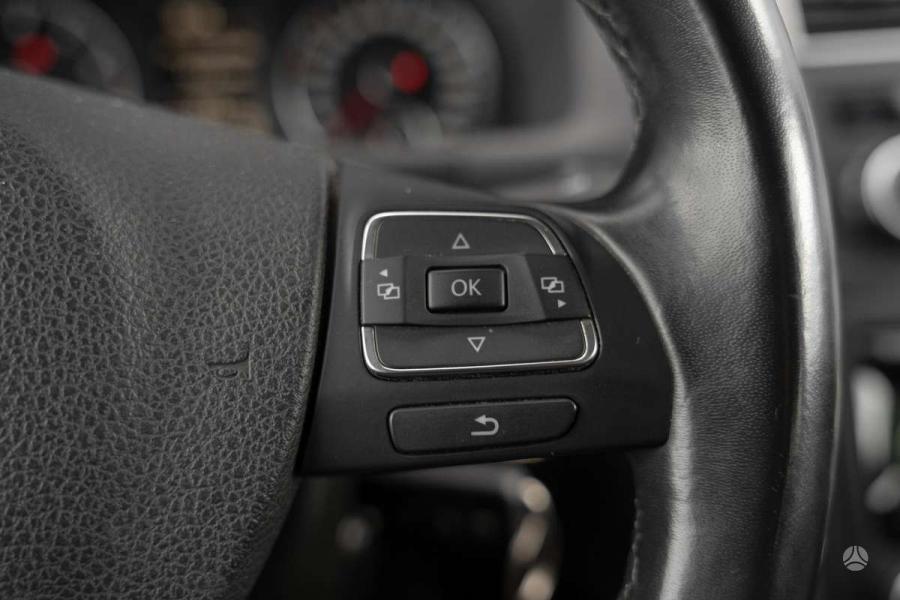 Black Volkswagen Touran 2013 in Vilnius, with an engine capacity of 1.39 L and mileage of 219 thousand km for 6600 €, photo 21 on AUTOMOTO.COM.LV