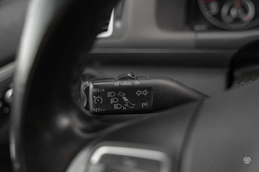 Black Volkswagen Touran 2013 in Vilnius, with an engine capacity of 1.39 L and mileage of 219 thousand km for 6600 €, photo 22 on AUTOMOTO.COM.LV