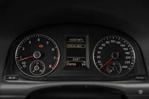 Black Volkswagen Touran 2013 in Vilnius, with an engine capacity of 1.39 L and mileage of 219 thousand km for 6600 €, photo 23 on AUTOMOTO.COM.LV