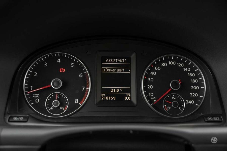 Black Volkswagen Touran 2013 in Vilnius, with an engine capacity of 1.39 L and mileage of 219 thousand km for 6600 €, photo 23 on AUTOMOTO.COM.LV