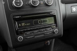 Black Volkswagen Touran 2013 in Vilnius, with an engine capacity of 1.39 L and mileage of 219 thousand km for 6600 €, photo 25 on AUTOMOTO.COM.LV