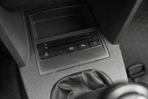 Black Volkswagen Touran 2013 in Vilnius, with an engine capacity of 1.39 L and mileage of 219 thousand km for 6600 €, photo 27 on AUTOMOTO.COM.LV