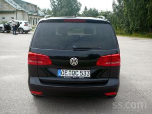 Black Volkswagen Touran 2013 in Cesis, with an engine capacity of 1.60 L and mileage of 0 thousand km for 7200 €, photo 8 on AUTOMOTO.COM.LV