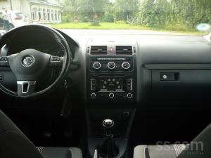 Black Volkswagen Touran 2013 in Cesis, with an engine capacity of 1.60 L and mileage of 0 thousand km for 7200 €, photo 13 on AUTOMOTO.COM.LV