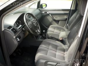 Black Volkswagen Touran 2013 in Cesis, with an engine capacity of 1.60 L and mileage of 0 thousand km for 7200 €, photo 15 on AUTOMOTO.COM.LV