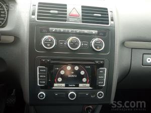 Black Volkswagen Touran 2013 in Cesis, with an engine capacity of 1.60 L and mileage of 0 thousand km for 7200 €, photo 16 on AUTOMOTO.COM.LV