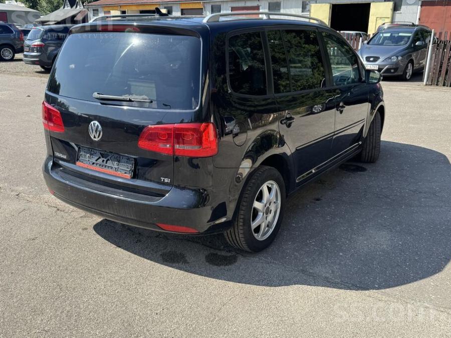 Black Volkswagen Touran 2013 in Riga, with an engine capacity of 1.40 L and mileage of 225 thousand km for 7850 €, photo 4 on AUTOMOTO.COM.LV