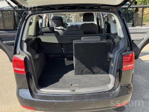 Black Volkswagen Touran 2013 in Riga, with an engine capacity of 1.40 L and mileage of 225 thousand km for 7850 €, photo 6 on AUTOMOTO.COM.LV
