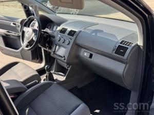 Black Volkswagen Touran 2013 in Riga, with an engine capacity of 1.40 L and mileage of 225 thousand km for 7850 €, photo 10 on AUTOMOTO.COM.LV