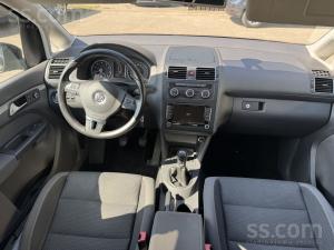Black Volkswagen Touran 2013 in Riga, with an engine capacity of 1.40 L and mileage of 225 thousand km for 7850 €, photo 12 on AUTOMOTO.COM.LV