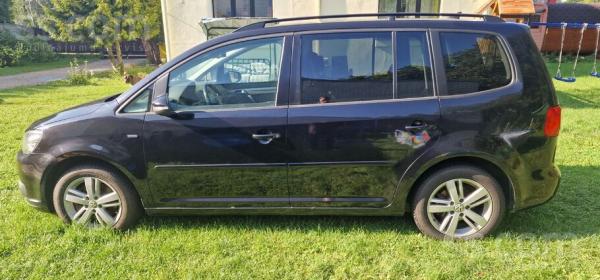 Black Volkswagen Touran 2013 in Riga, with an engine capacity of 2.00 L and mileage of 320 thousand km for 5250 €, photo 4 on AUTOMOTO.COM.LV