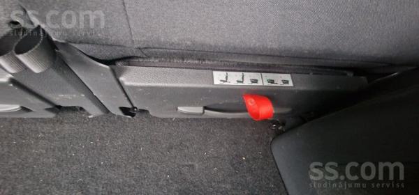 Melns Volkswagen Touran 2013 Rīga, ar dzinēja tilpumu 2.00 L un nobraukumu 322 tūkst. km par 5000 €, foto 11 vietnē AUTOMOTO.COM.LV
