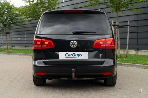 Black Volkswagen Touran 2013 in Vilnius, with an engine capacity of 1.39 L and mileage of 219 thousand km for 5850 €, photo 7 on AUTOMOTO.COM.LV