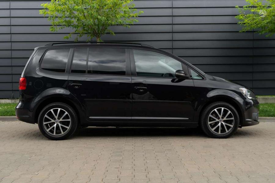Black Volkswagen Touran 2013 in Vilnius, with an engine capacity of 1.39 L and mileage of 219 thousand km for 5850 €, photo 9 on AUTOMOTO.COM.LV