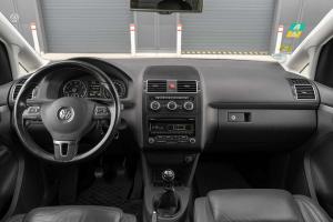 Black Volkswagen Touran 2013 in Vilnius, with an engine capacity of 1.39 L and mileage of 219 thousand km for 5850 €, photo 14 on AUTOMOTO.COM.LV
