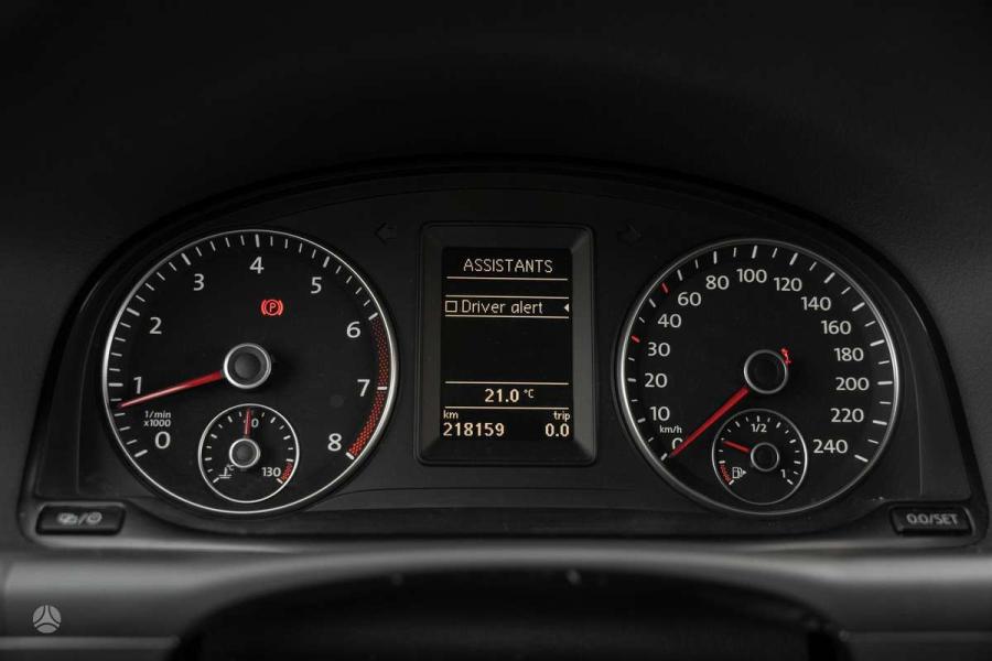 Black Volkswagen Touran 2013 in Vilnius, with an engine capacity of 1.39 L and mileage of 219 thousand km for 5850 €, photo 23 on AUTOMOTO.COM.LV