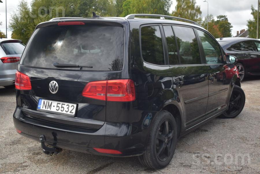 Melns Volkswagen Touran 2013 Kuldīga, ar dzinēja tilpumu 1.60 L un nobraukumu 0 tūkst. km par 5750 €, foto 3 vietnē AUTOMOTO.COM.LV