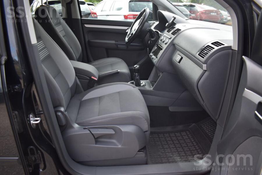 Melns Volkswagen Touran 2013 Kuldīga, ar dzinēja tilpumu 1.60 L un nobraukumu 0 tūkst. km par 5750 €, foto 6 vietnē AUTOMOTO.COM.LV