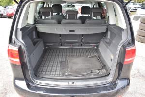 Melns Volkswagen Touran 2013 Kuldīga, ar dzinēja tilpumu 1.60 L un nobraukumu 0 tūkst. km par 5750 €, foto 9 vietnē AUTOMOTO.COM.LV