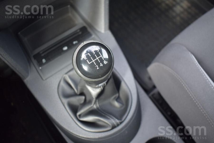 Melns Volkswagen Touran 2013 Kuldīga, ar dzinēja tilpumu 1.60 L un nobraukumu 0 tūkst. km par 5750 €, foto 10 vietnē AUTOMOTO.COM.LV
