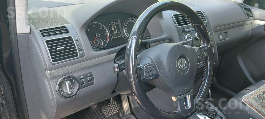 Black Volkswagen Touran 2013 in Riga, with an engine capacity of 2.00 L and mileage of 352 thousand km for 4300 €, photo 11 on AUTOMOTO.COM.LV