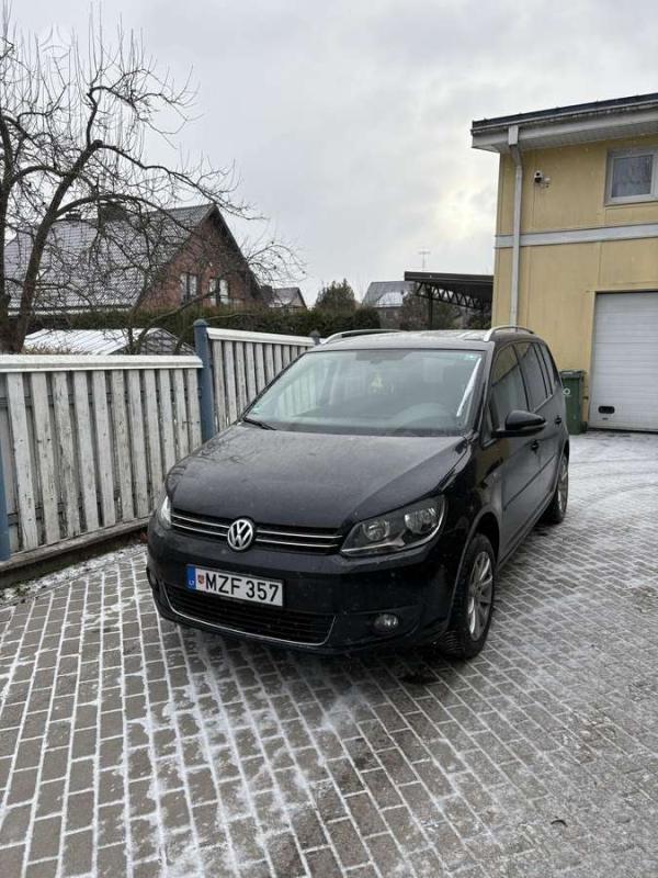 Black Volkswagen Touran 2014 in Kaunas, with an engine capacity of 1.60 L and mileage of 222 thousand km for 6500 €, photo 1 on AUTOMOTO.COM.LV