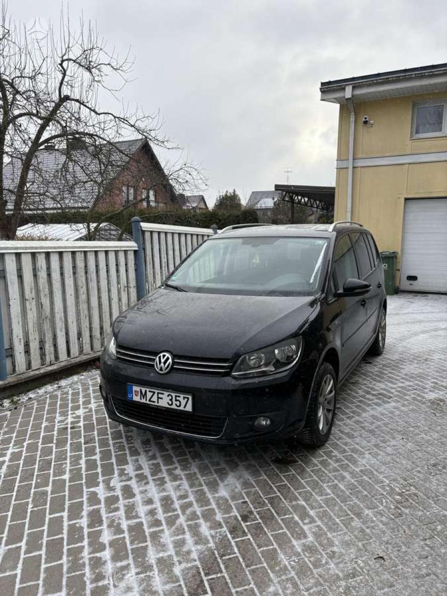 Melns Volkswagen Touran 2014 Kauņa, ar dzinēja tilpumu 1.60 L un nobraukumu 222 tūkst. km par 6500 €, foto 1 vietnē AUTOMOTO.COM.LV