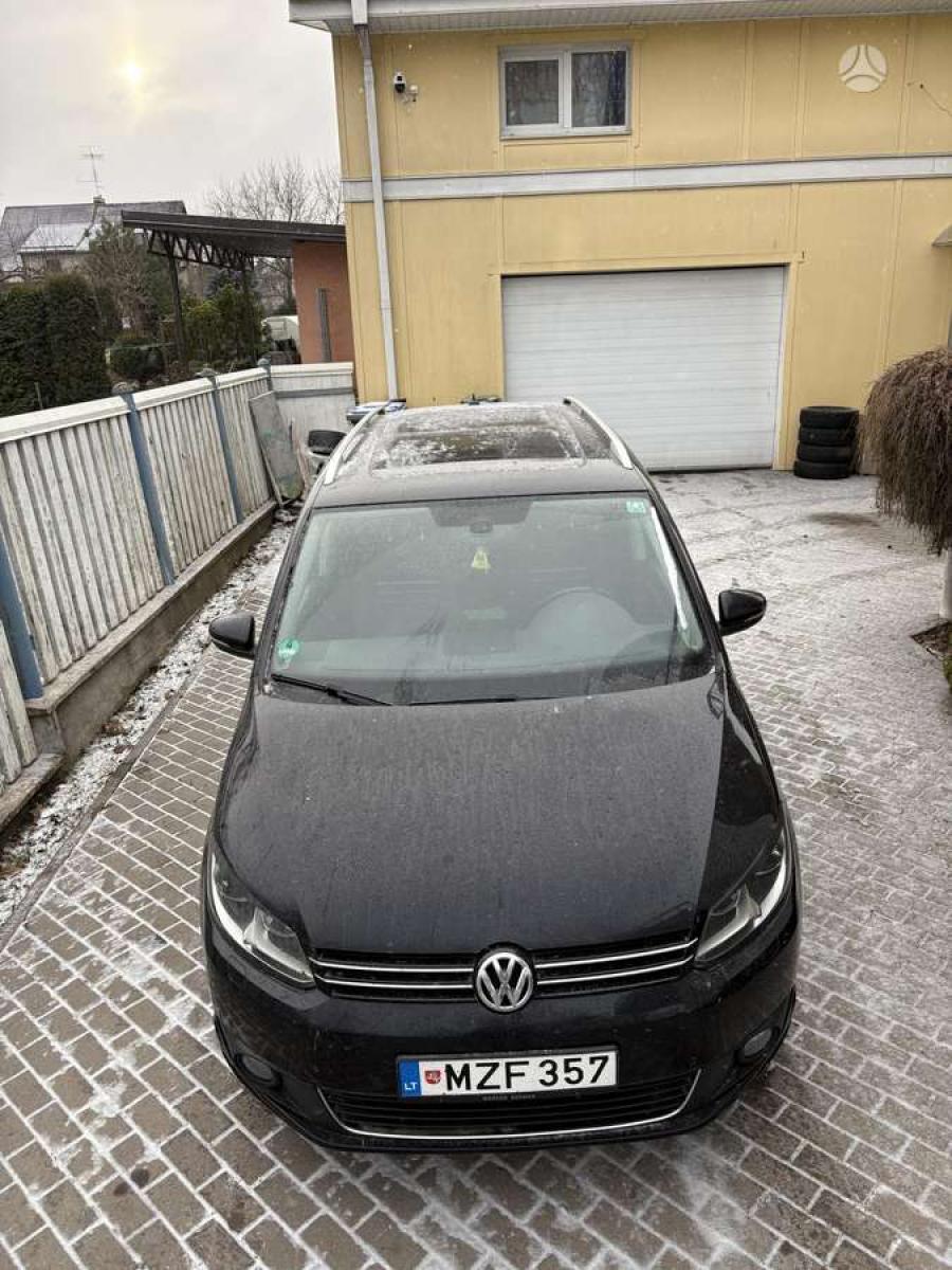Melns Volkswagen Touran 2014 Kauņa, ar dzinēja tilpumu 1.60 L un nobraukumu 222 tūkst. km par 6500 €, foto 6 vietnē AUTOMOTO.COM.LV