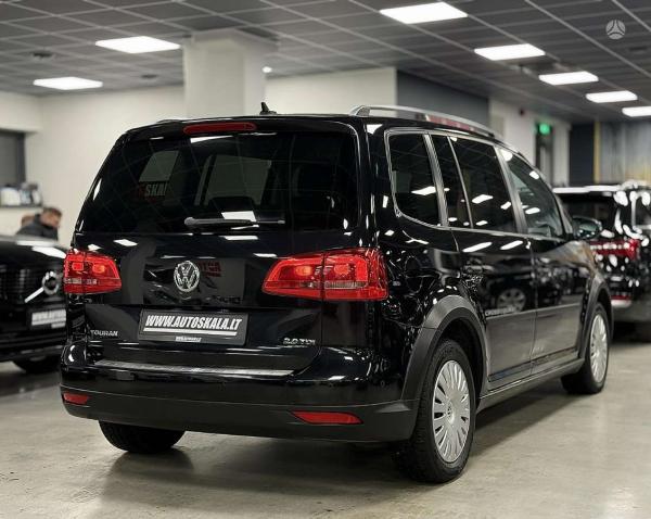 Melns Volkswagen Touran 2014 Klaipėda, ar dzinēja tilpumu 2.00 L un nobraukumu 183 tūkst. km par 8950 €, foto 2 vietnē AUTOMOTO.COM.LV